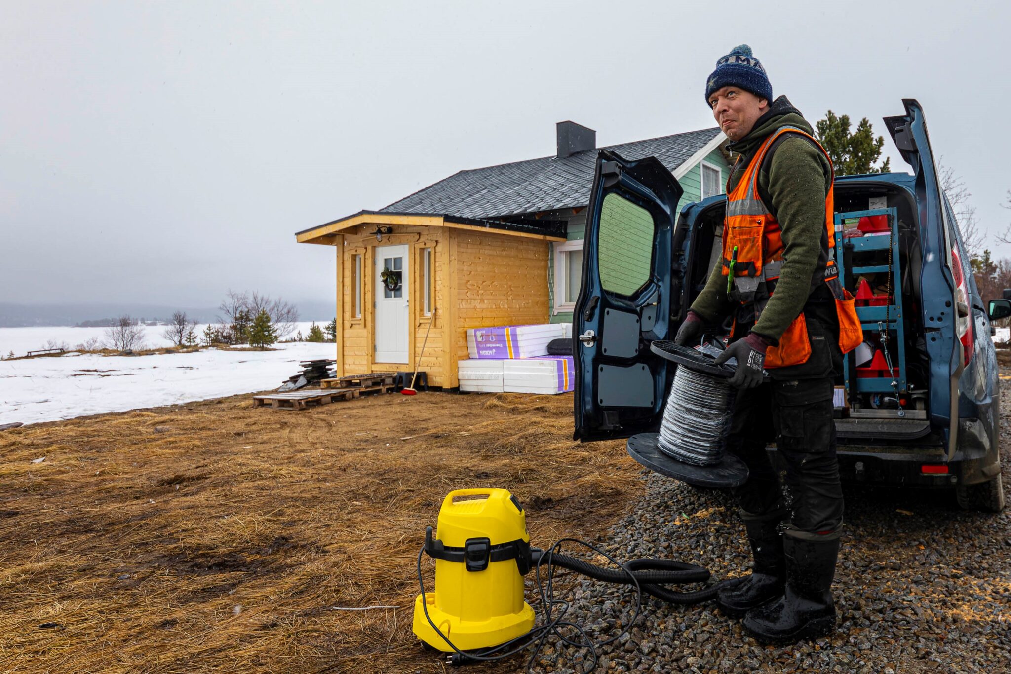 LVI-asentaja Seppo Niemi tekee töitä Inarissa – Talotekniikkaan tuo haasteita kylmyys ja ...