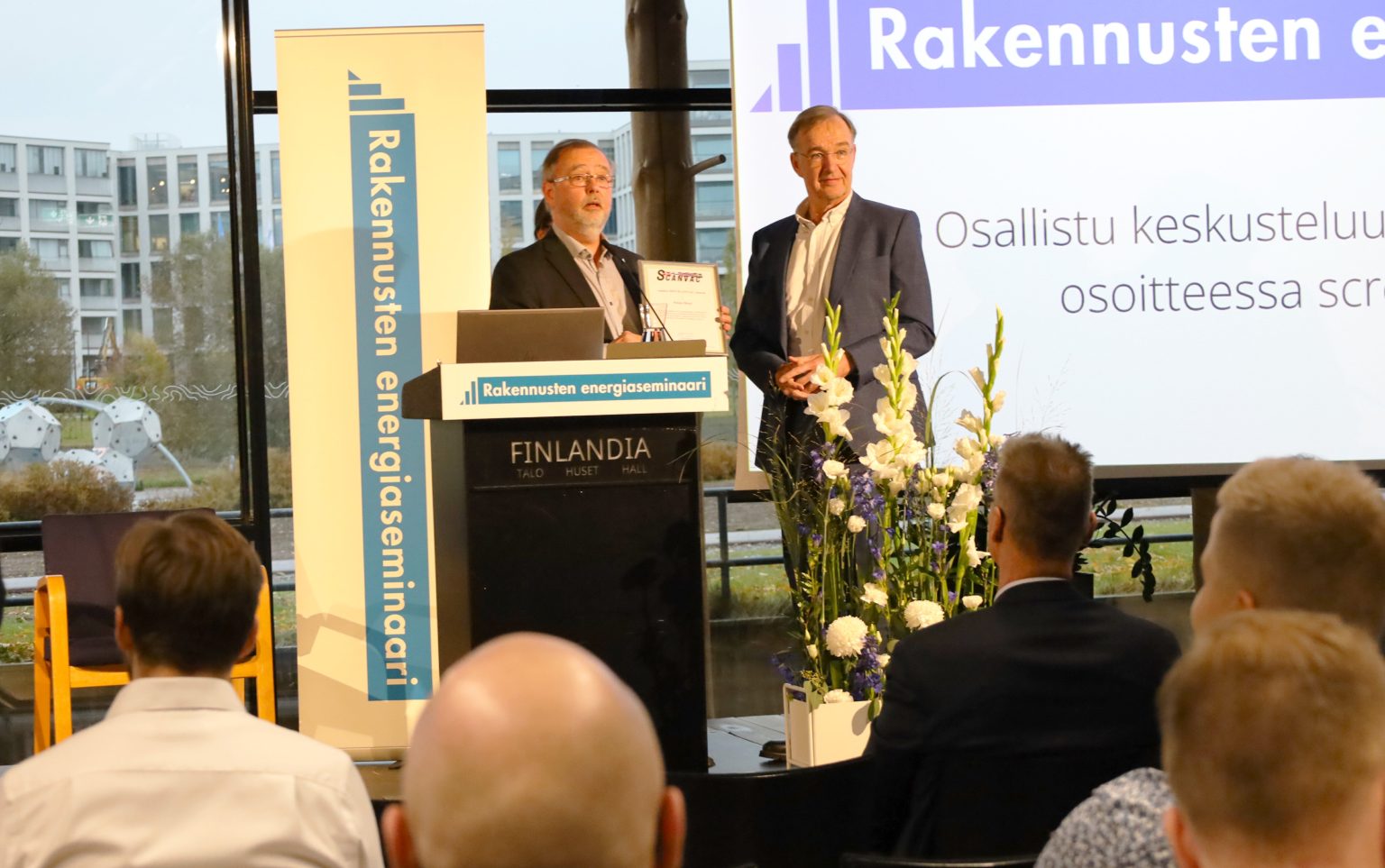 Rakennusten energiaseminaarissa palkittiin Maarit Haakana ja Pekka Metsi – Metsi: "Talotekniikka ...